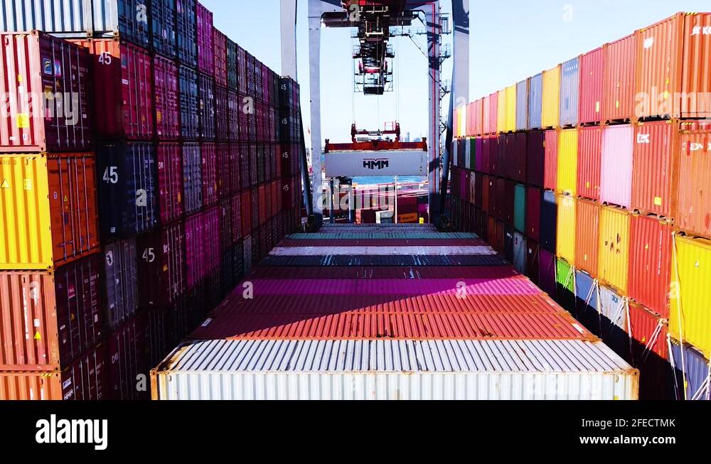 Loading shipping containers ship Stock Videos & Footage - HD and 4K ...