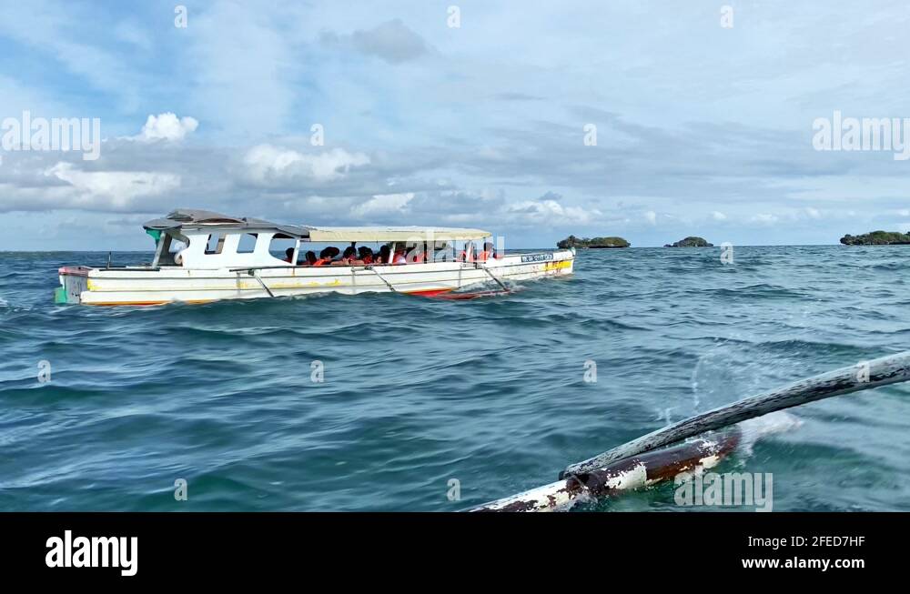 Philippine cruise Stock Videos & Footage - HD and 4K Video Clips - Alamy