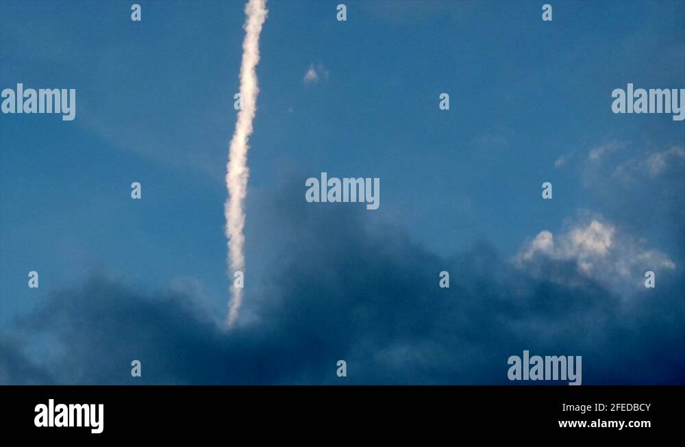 Jet stream cloud Stock Videos & Footage - HD and 4K Video Clips - Alamy