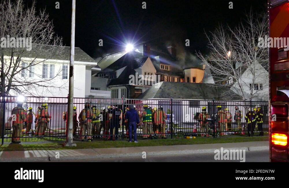 Huge building fire Stock Videos & Footage - HD and 4K Video Clips - Alamy