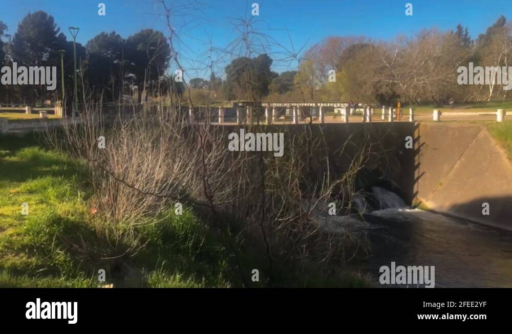 Compuertas de agua Stock Videos & Footage - HD and 4K Video Clips - Alamy