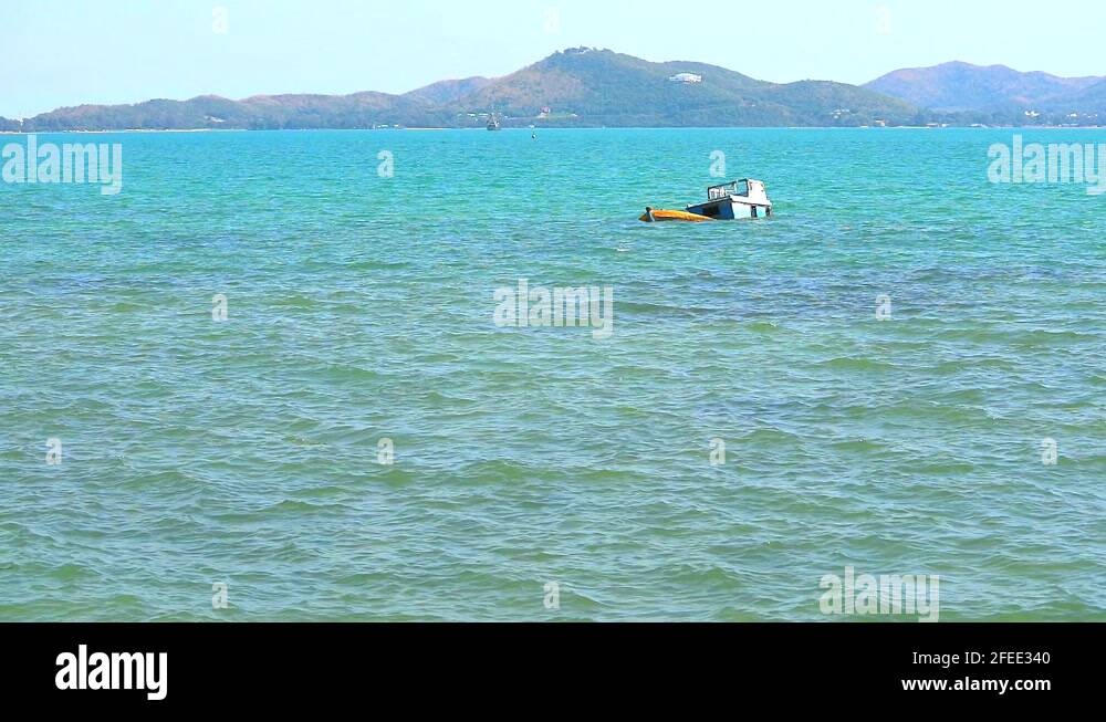Boat sinking Stock Videos & Footage - HD and 4K Video Clips - Alamy
