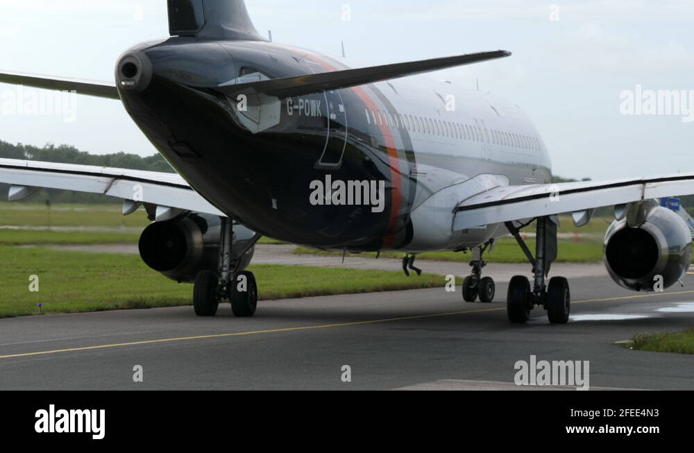 Man guiding airplane Stock Videos & Footage - HD and 4K Video Clips - Alamy