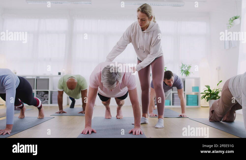 Community exercise class community exercising class Stock Videos ...