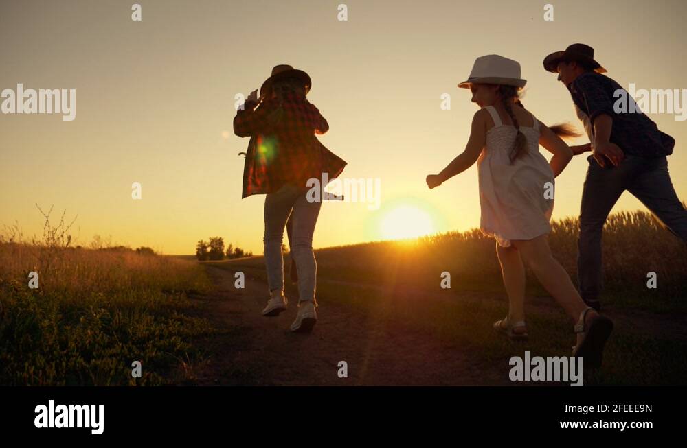 Family crowd Stock Videos & Footage - HD and 4K Video Clips - Alamy