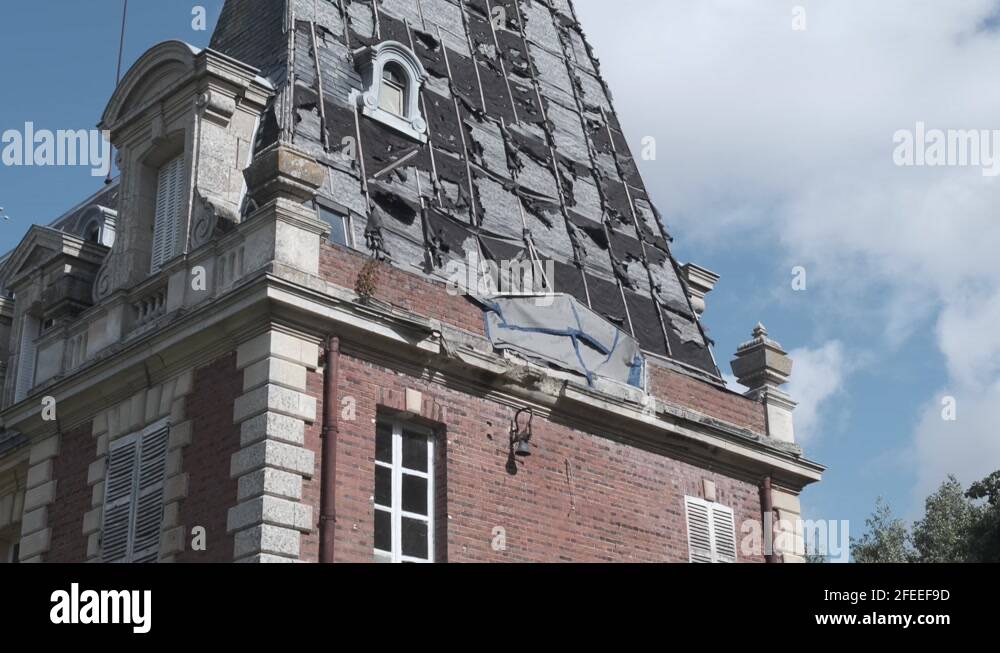 Castle repair Stock Videos & Footage - HD and 4K Video Clips - Alamy