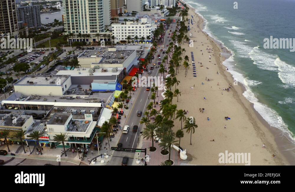 Busy tourist destination Stock Videos & Footage - HD and 4K Video Clips ...