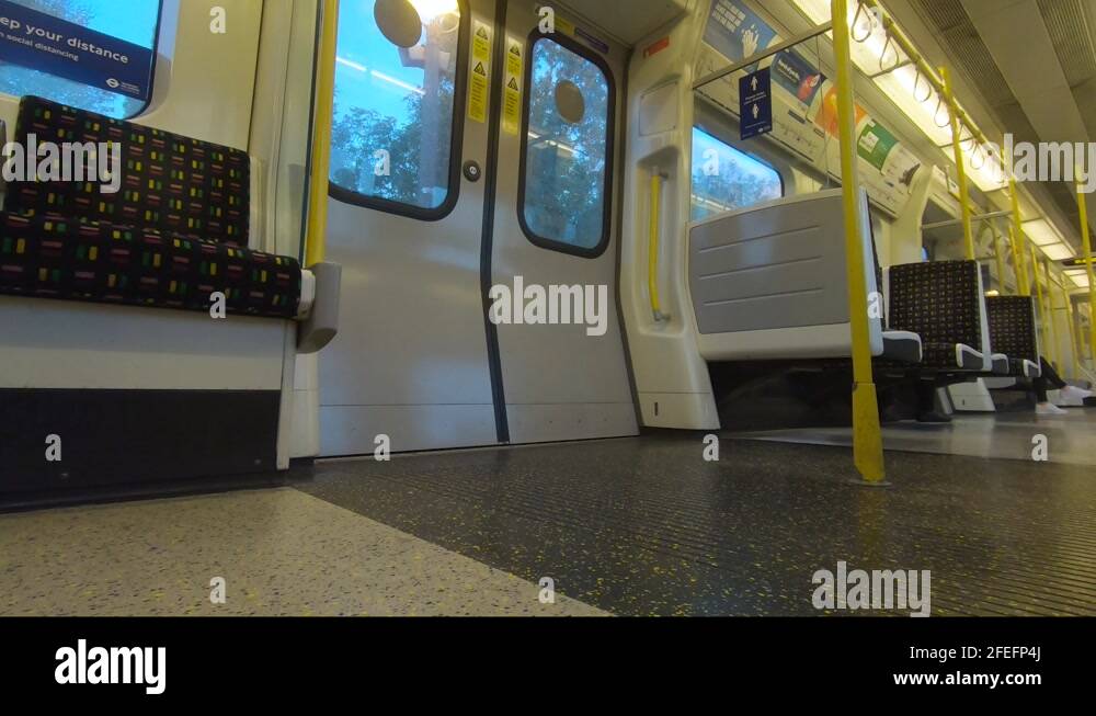 London underground train doors Stock Videos & Footage - HD and 4K Video ...