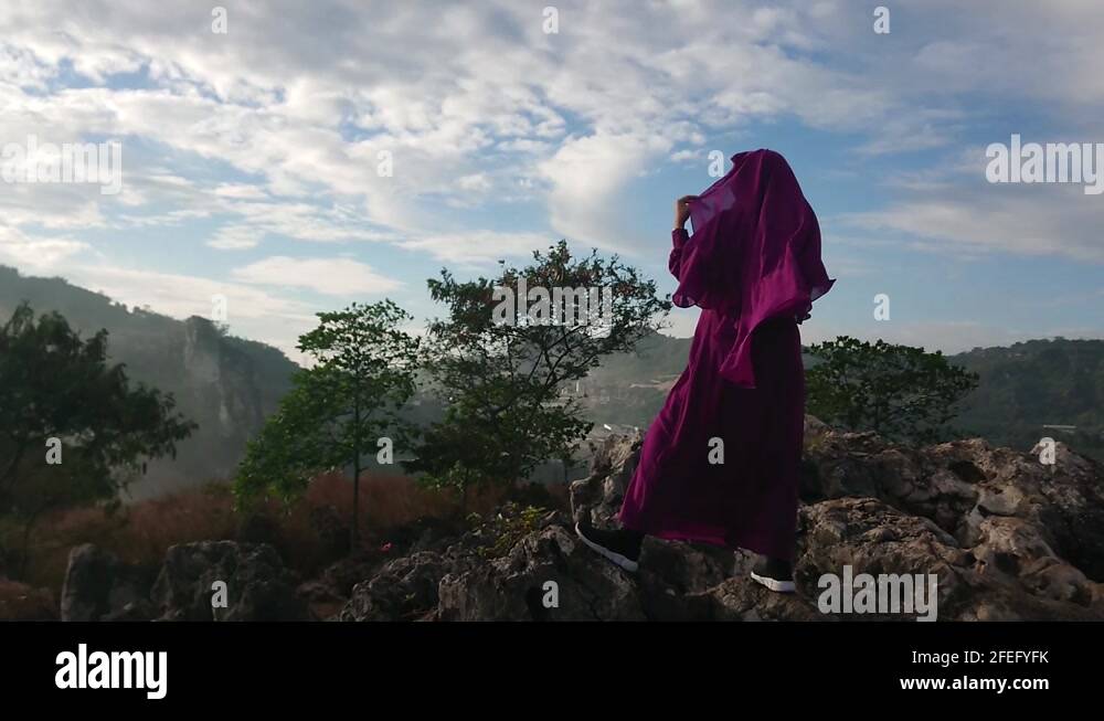 Islamic burqa Stock Videos & Footage - HD and 4K Video Clips - Alamy