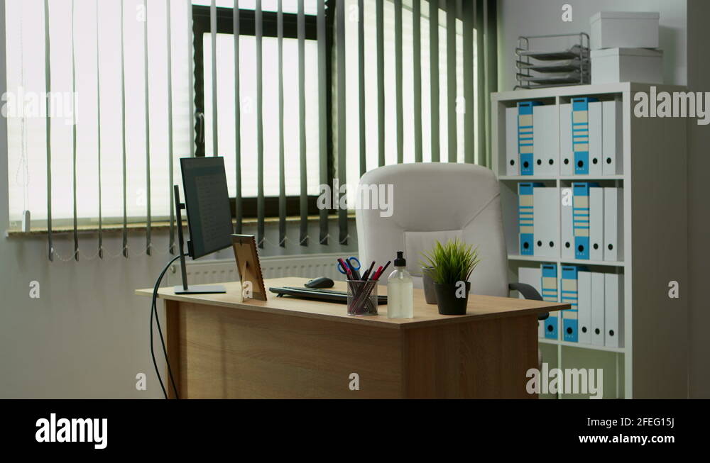 Empty room and desk Stock Videos & Footage - HD and 4K Video Clips - Alamy