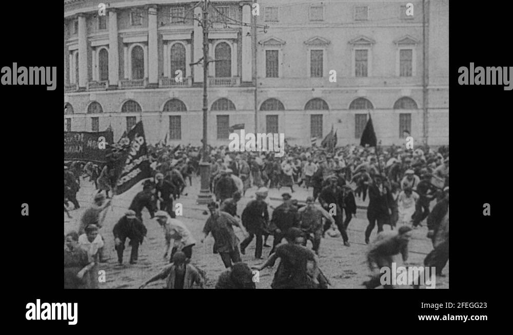 Crowd panic running Stock Videos & Footage - HD and 4K Video Clips - Alamy