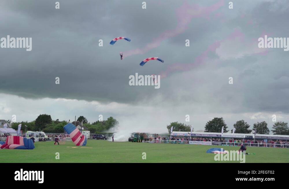 Parachute raf Stock Videos & Footage - HD and 4K Video Clips - Alamy