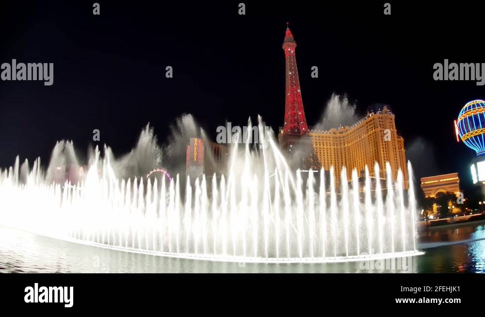 Night view of the Bellagio fountain water dance Stock Video Footage - Alamy