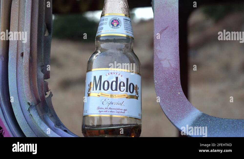 Modelo re Stock Videos & Footage - HD and 4K Video Clips - Alamy