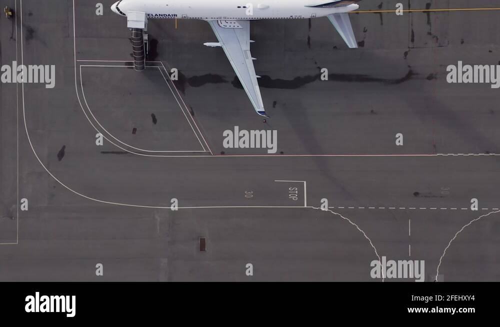 Boeing 757 aircraft Stock Videos & Footage - HD and 4K Video Clips - Alamy