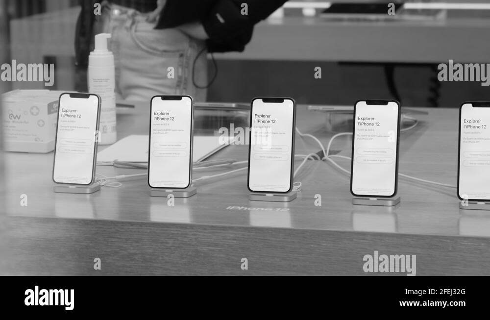 Explore the new iPhone 12 and iPhone 12 Pro on display during launch ...