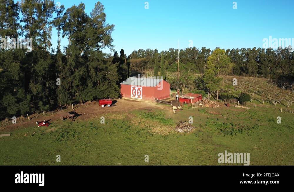 Red old barn Stock Videos & Footage - HD and 4K Video Clips - Alamy