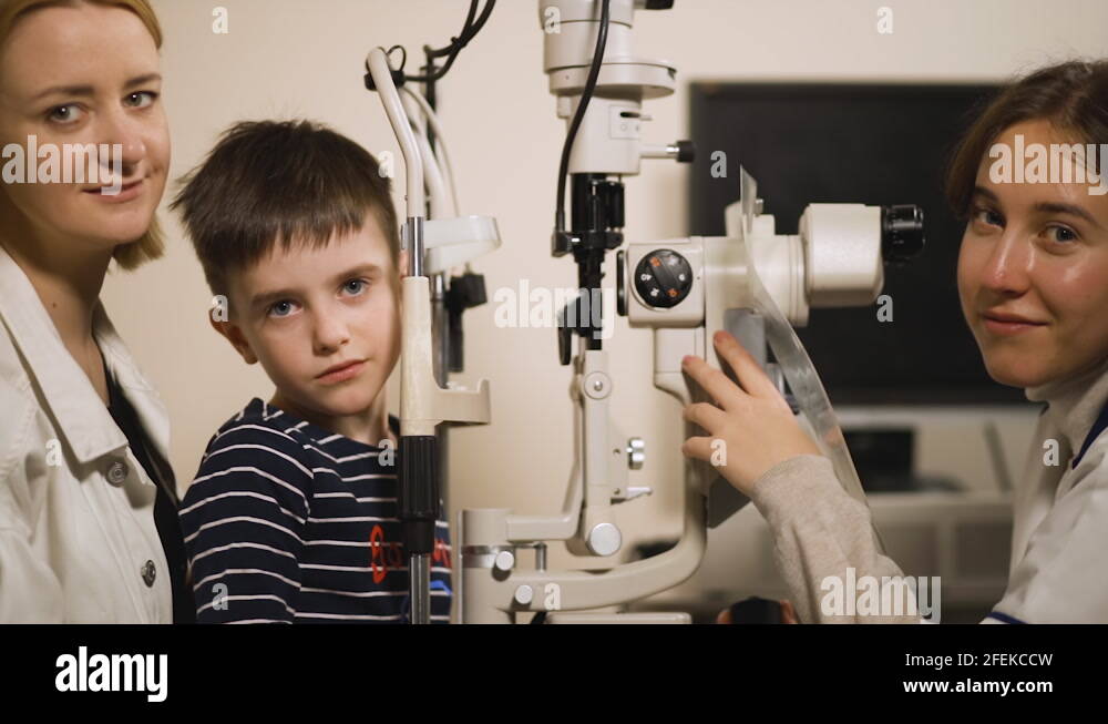 Opthalmology retina Stock Videos & Footage - HD and 4K Video Clips - Alamy