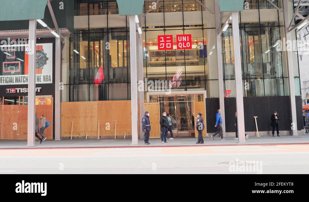 Uniqlo store Stock Videos & Footage - HD and 4K Video Clips - Alamy