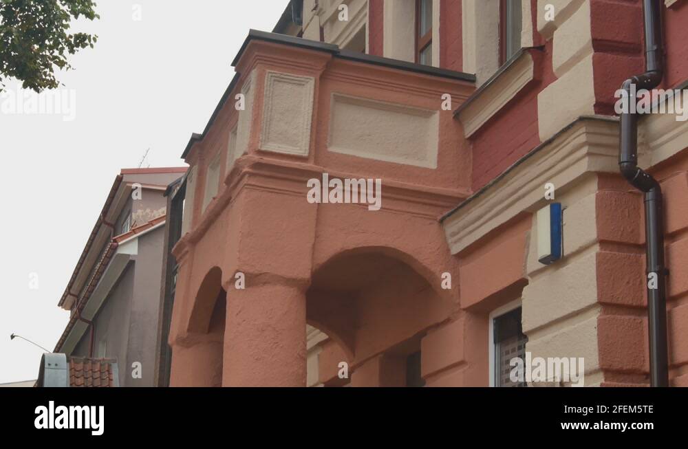 Bent building Stock Videos & Footage - HD and 4K Video Clips - Alamy