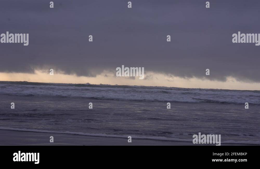 Calming waves Stock Videos & Footage - HD and 4K Video Clips - Alamy