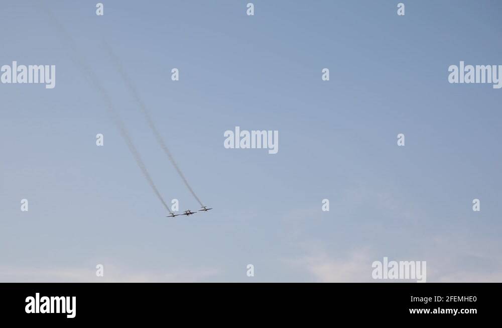 4k video showing a tandem flight of four airplanes at an aerobatic ...