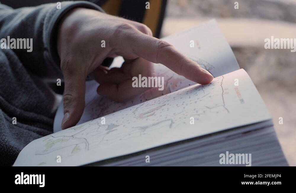 Line reading Stock Videos & Footage - HD and 4K Video Clips - Alamy