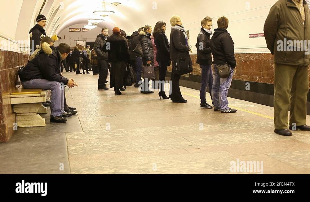 Passengers alight Stock Videos & Footage - HD and 4K Video Clips - Alamy