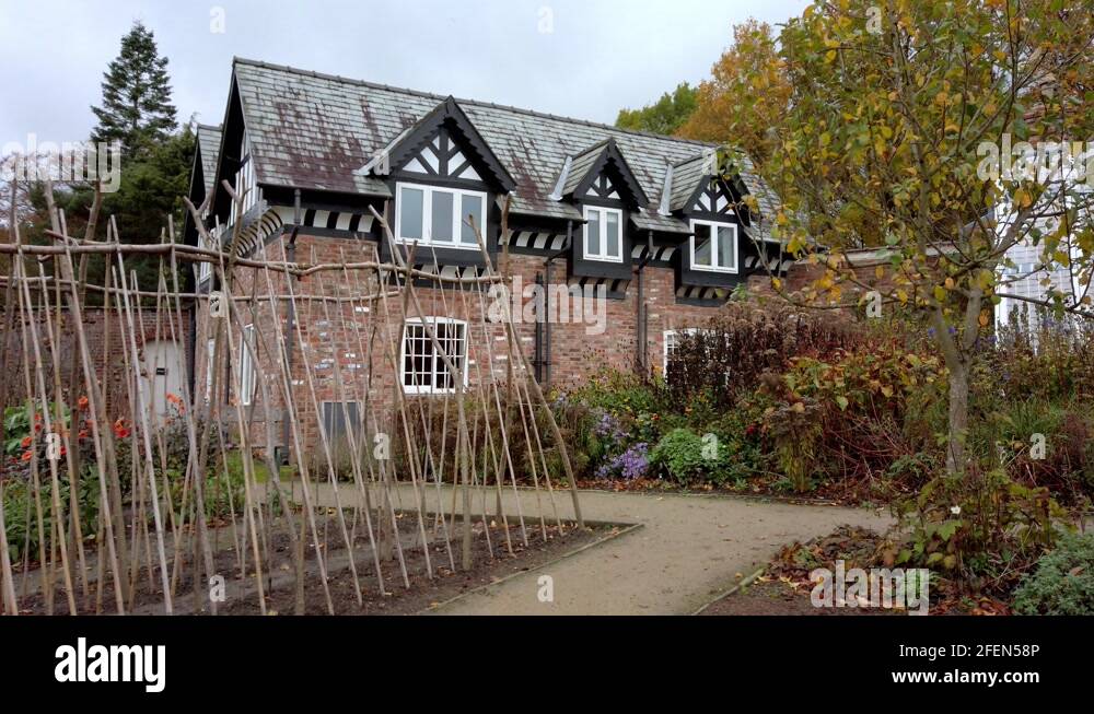 Old tudor house Stock Videos & Footage - HD and 4K Video Clips - Alamy