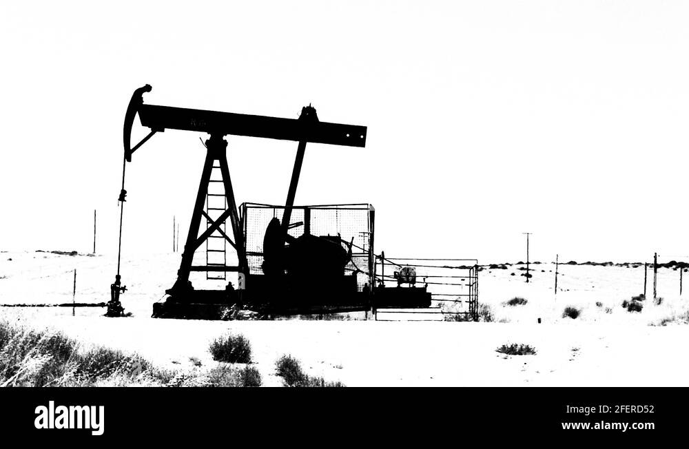 Desert oil rig Stock Videos & Footage - HD and 4K Video Clips - Alamy