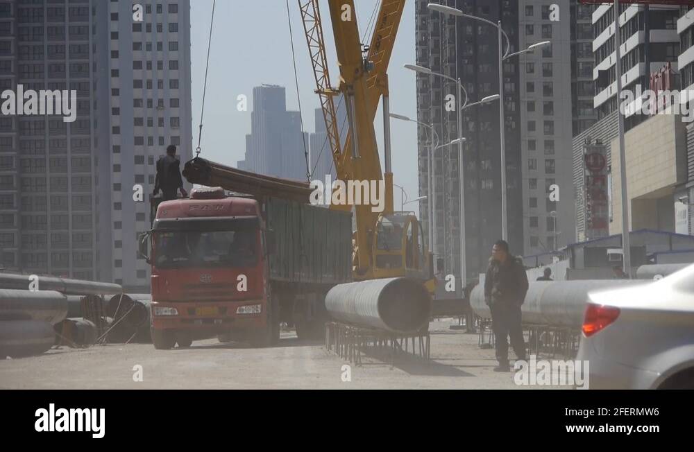 Lifting heavy pipes Stock Videos & Footage - HD and 4K Video Clips - Alamy