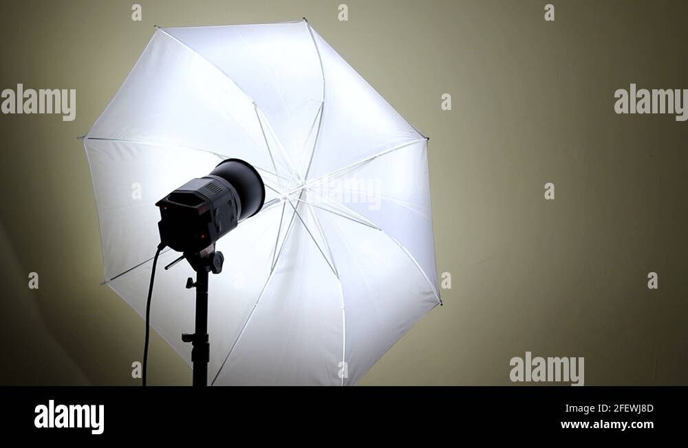 Hand reflector Stock Videos & Footage - HD and 4K Video Clips - Alamy