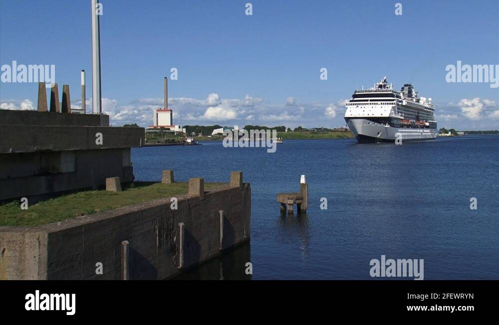 North sea locks Stock Videos & Footage - HD and 4K Video Clips - Alamy