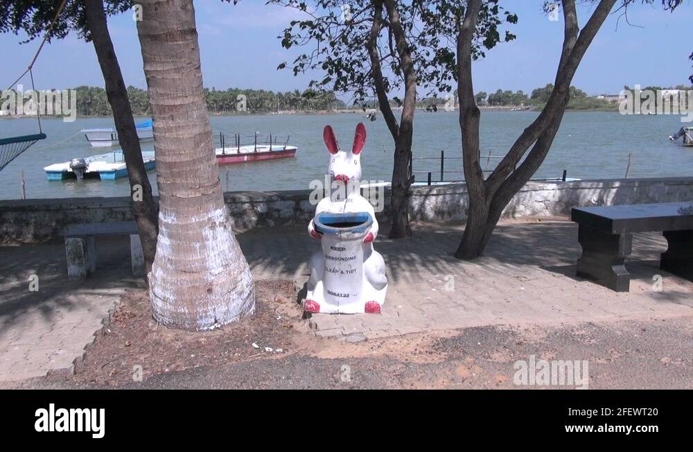 Rabbit sculpture Stock Videos & Footage - HD and 4K Video Clips - Alamy