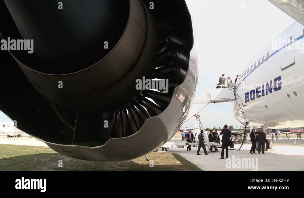 Boeing 787 dreamliner engine Stock Videos & Footage - HD and 4K Video ...