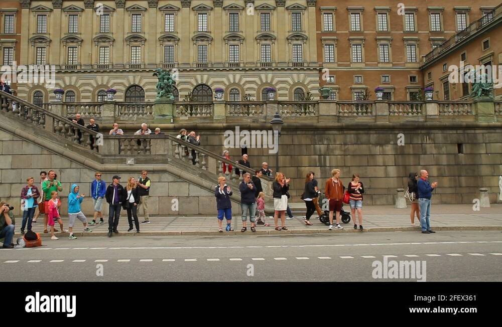 Race crowd cheering Stock Videos & Footage - HD and 4K Video Clips - Alamy