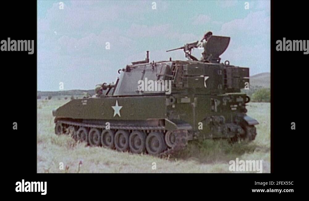 US Artillery Tank 105mm Howitzer driving 01 Stock Video Footage - Alamy