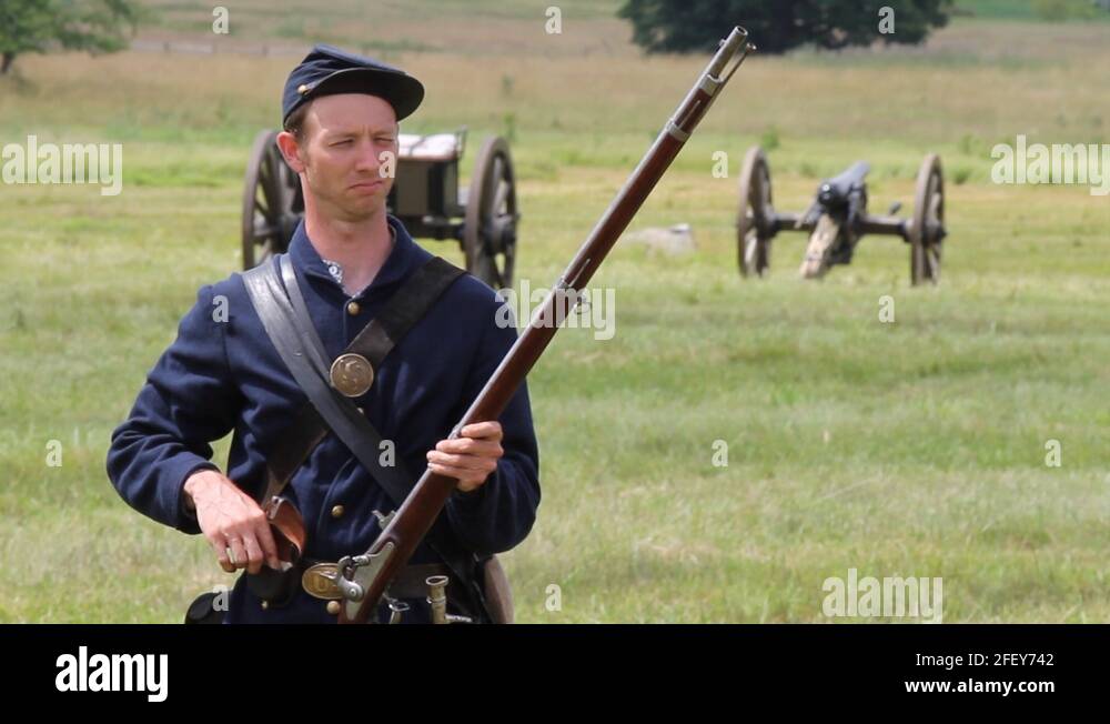 Soldier standing guard Stock Videos & Footage - HD and 4K Video Clips ...