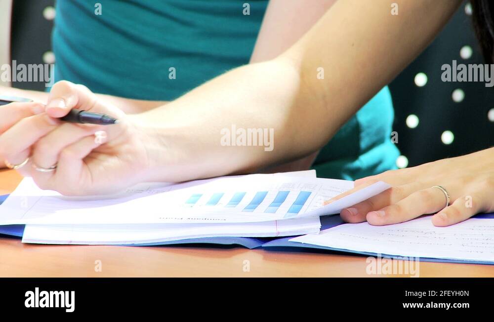 Tutorial campus Stock Videos & Footage - HD and 4K Video Clips - Alamy