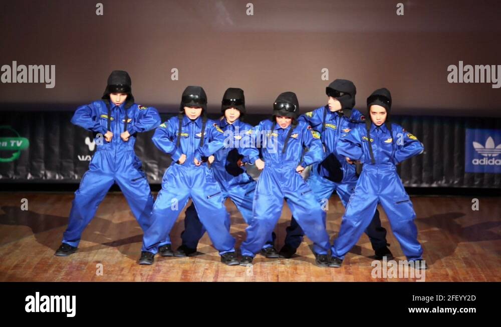 Hip hop dance team Stock Videos & Footage - HD and 4K Video Clips - Alamy