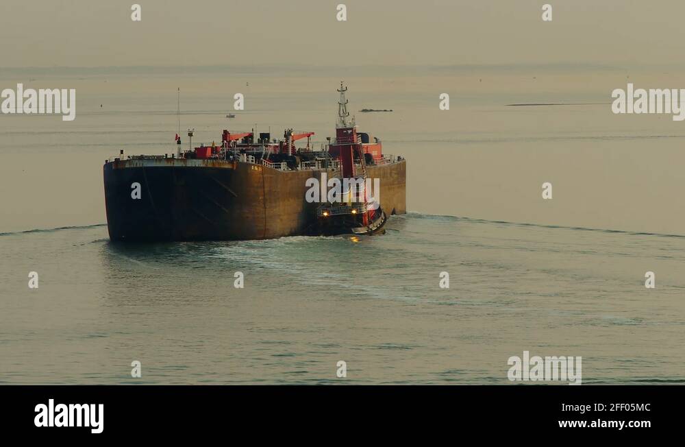 Tugboat fuel barge Stock Videos & Footage - HD and 4K Video Clips - Alamy