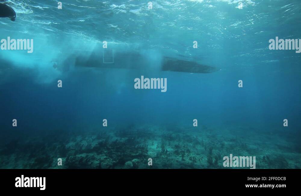 Boat underwater Stock Videos & Footage - HD and 4K Video Clips - Alamy