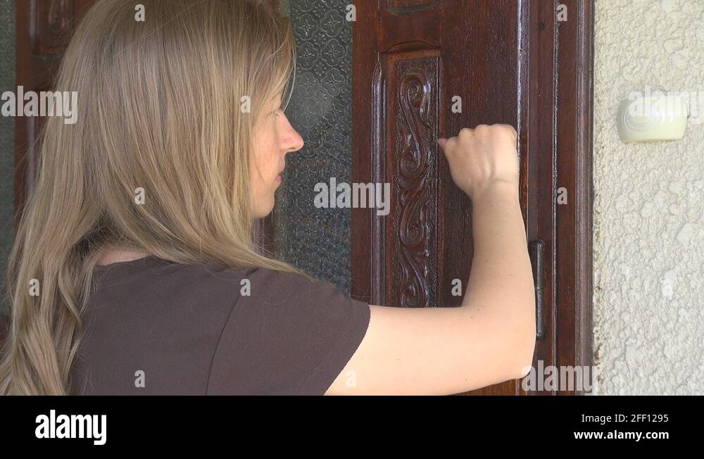 Door knock bell Stock Videos & Footage - HD and 4K Video Clips - Alamy
