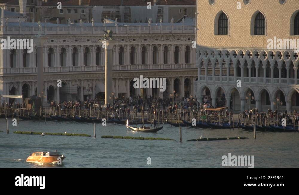 Gondolas St Marks Stock Videos And Footage Hd And 4k Video Clips Alamy