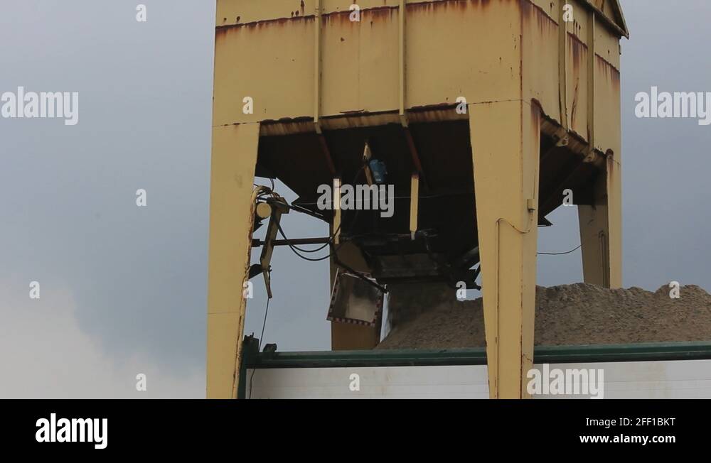 Sand loading into a truck Stock Video Footage - Alamy