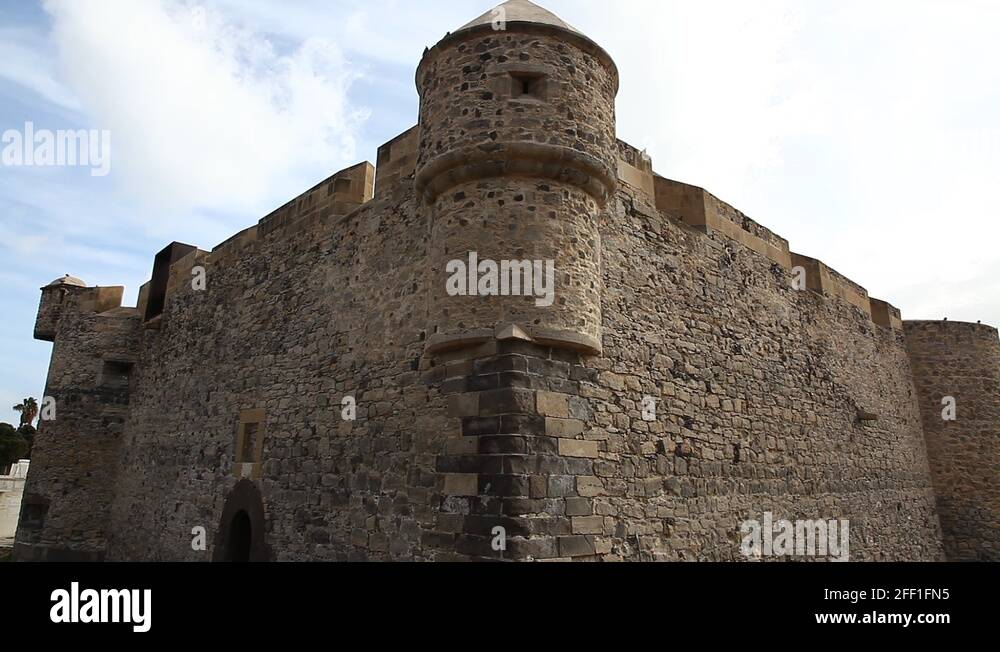 Gran castillo Stock Videos & Footage - HD and 4K Video Clips - Alamy