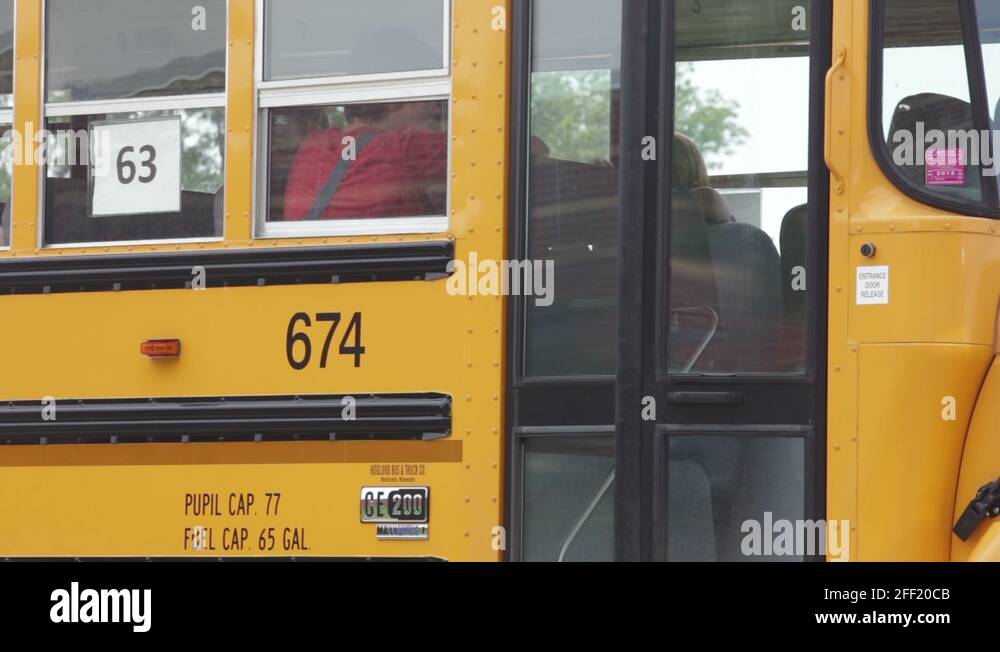 Kids getting on or off school bus Stock Videos & Footage - HD and 4K ...