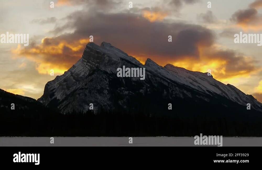 Mount rundle Stock Videos & Footage - HD and 4K Video Clips - Alamy