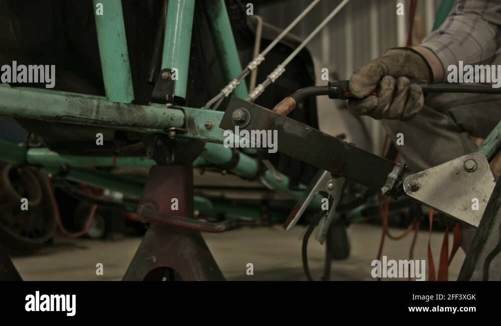 Axle repair Stock Videos & Footage - HD and 4K Video Clips - Alamy