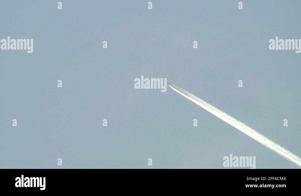 Jet trail Stock Videos & Footage - HD and 4K Video Clips - Alamy
